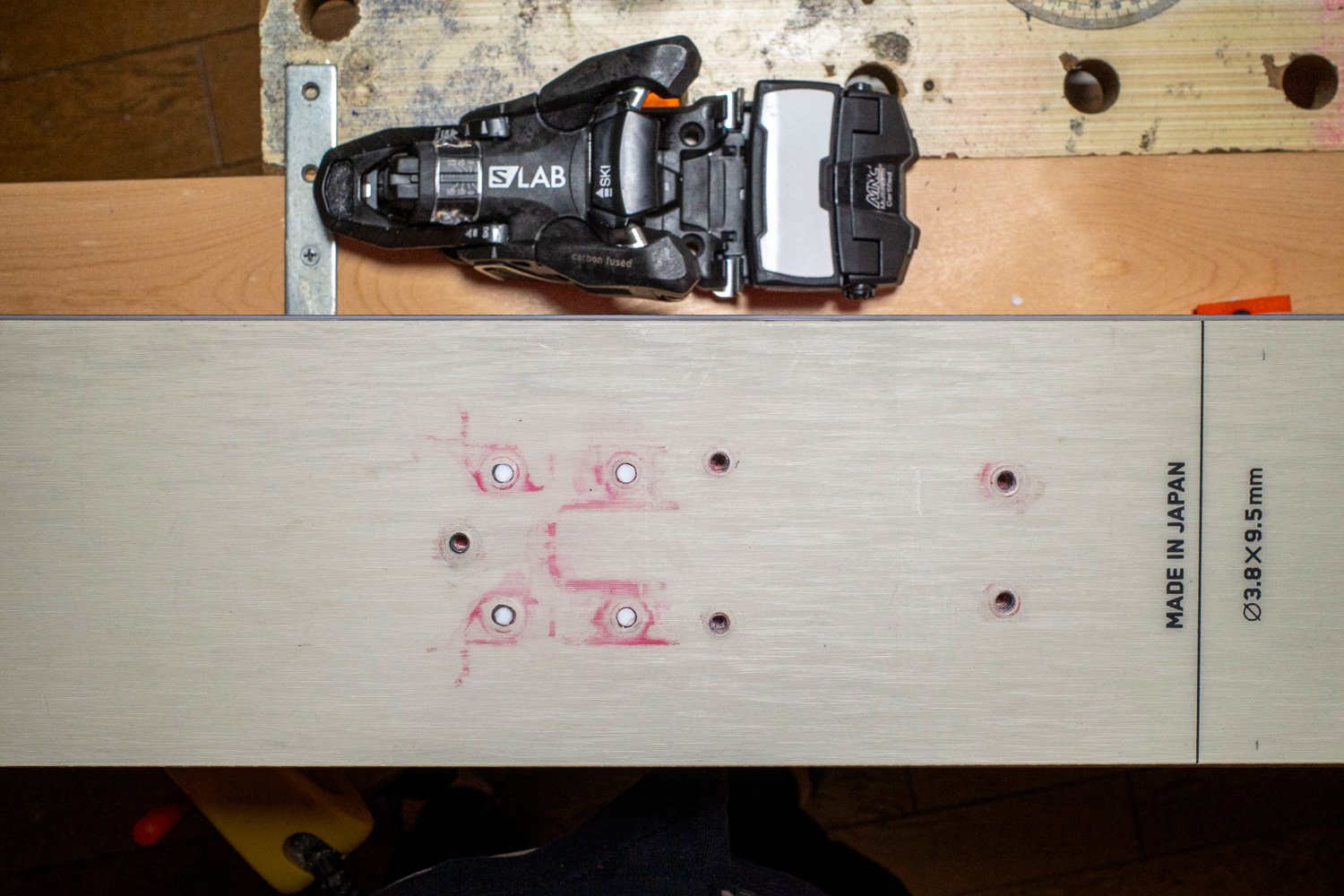 VECTOR GLIDE GENIUS Narrow ビンディングの取り付け位置を変更した話 – 土と雪と